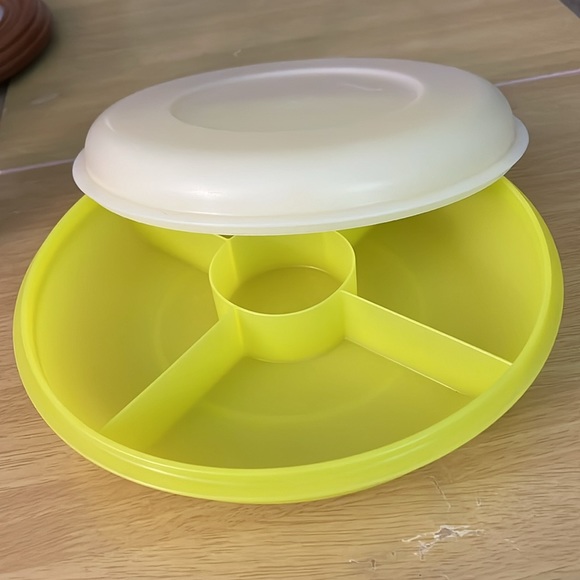 Tupperware | Kitchen | Tupperware 786 Divided Veggie Relish Dip Serving ...